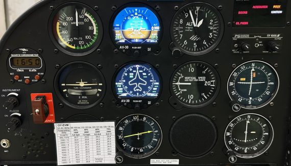 uAvionix AV-30-C in Diamond DA40 – SAMIONICS