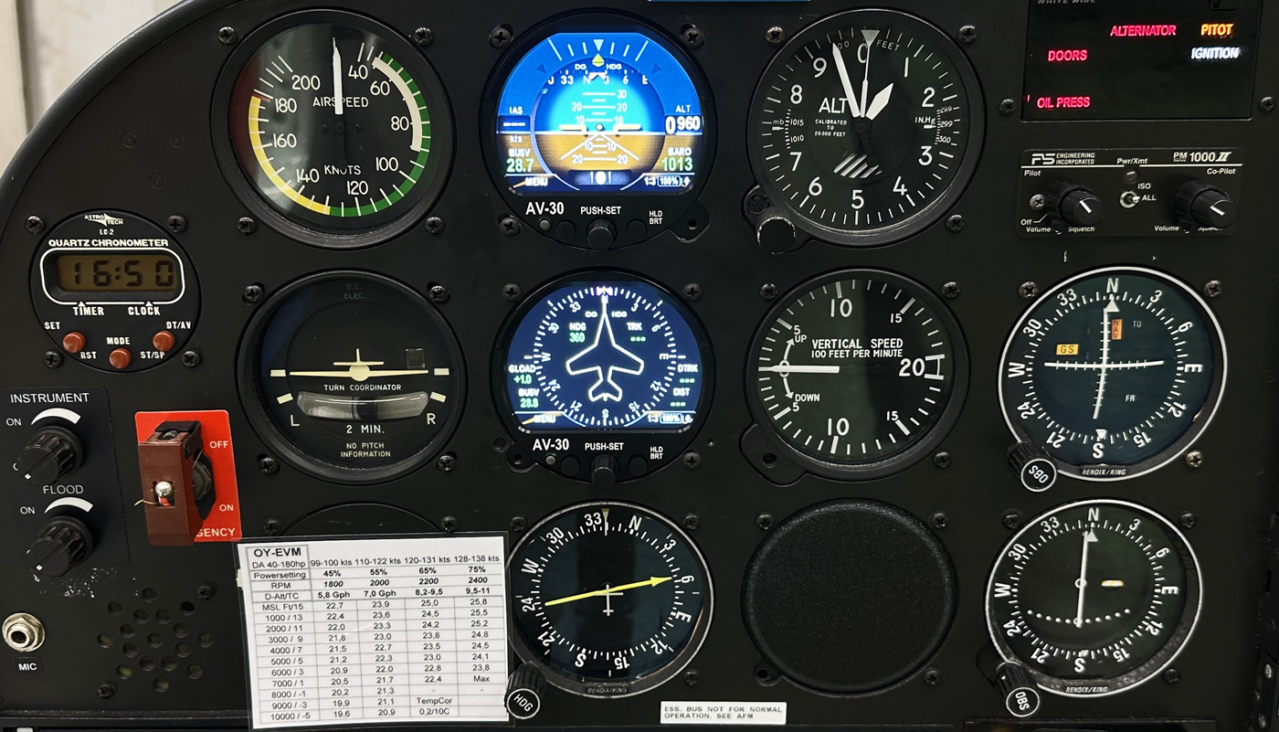 uAvionix AV-30-C in Diamond DA40 – SAMIONICS
